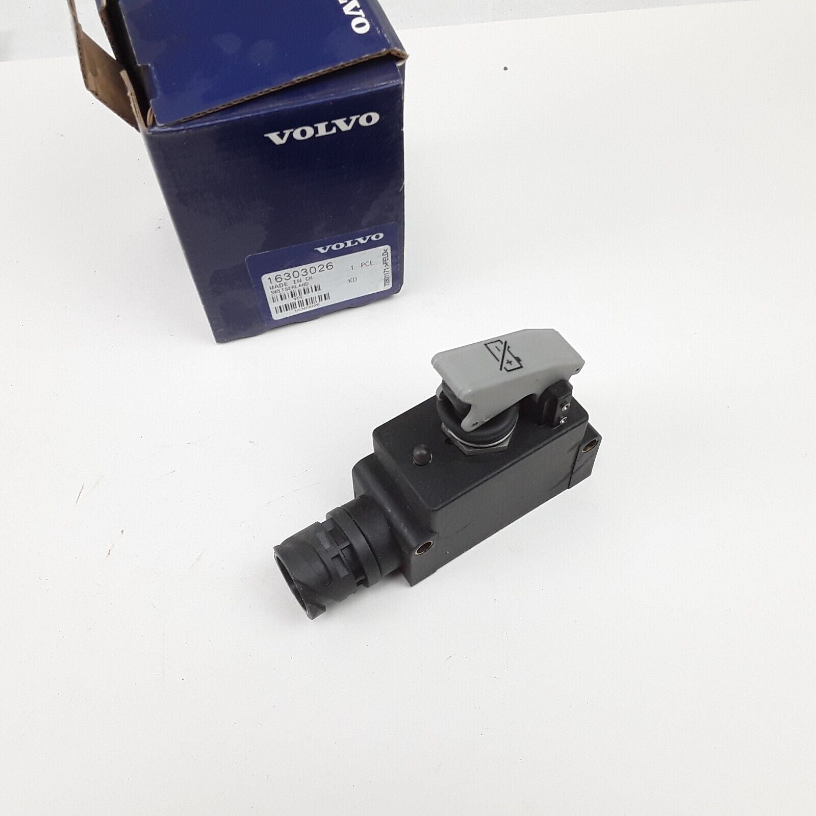 NEW Battery Disconnect Switch VOE16303026 OEM Volvo 16303026 Fits L260