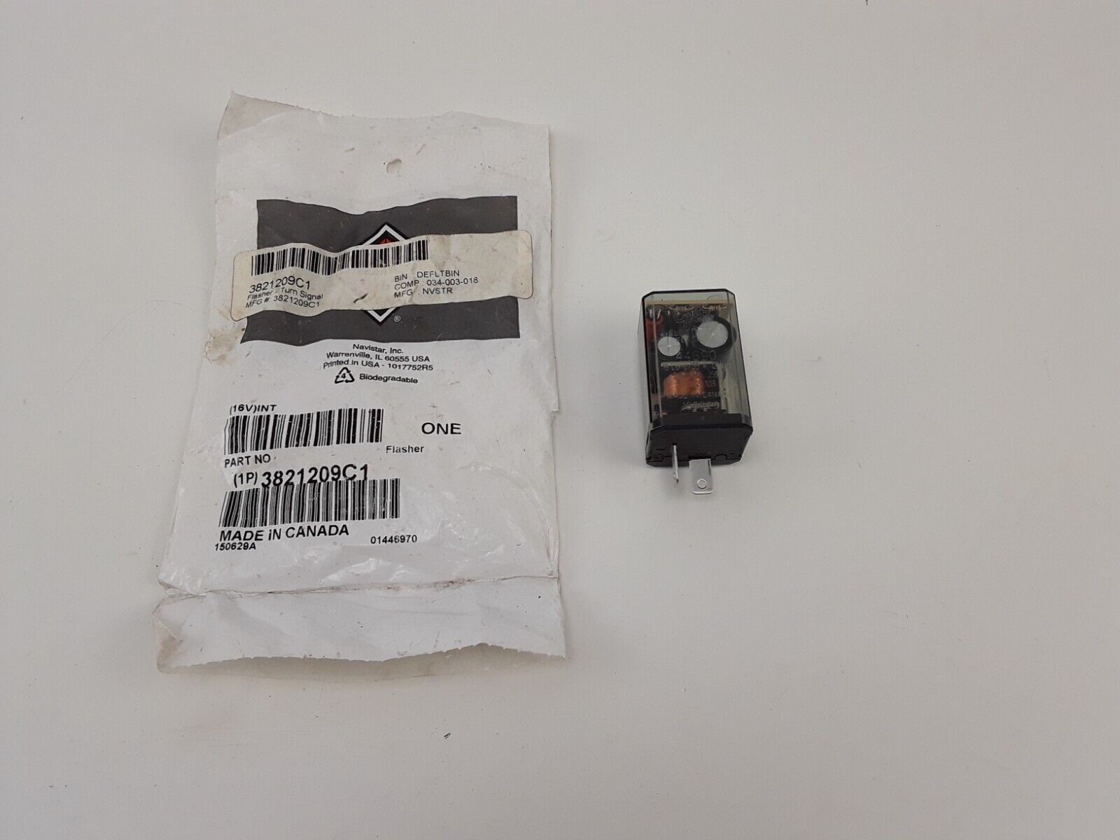International Navistar 3821209C1 Turn Signal Flasher 2 Terminal 16 Lam